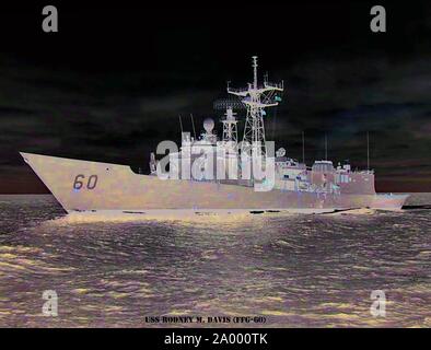 USS Rodney M. Davis (FFG-60) in the South China Sea in November 2014 ...