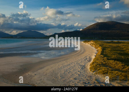Playa Horgabost contra isla Taransay. Horgabost Beach nearby Taransay ...