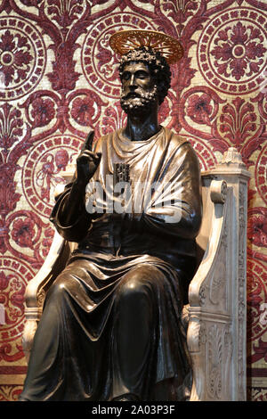 Saint Peter Enthroned statue. XIIIè siècle. St. Peter's Basilica. Rome ...