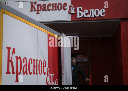 Krasnoe & Beloe russian wine retailer Stock Photo - Alamy