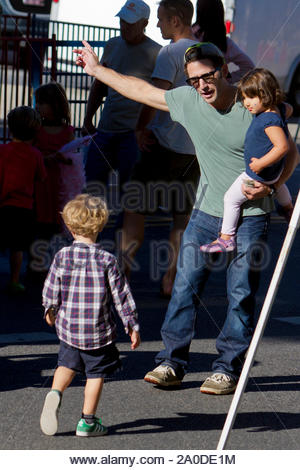 Mark Feuerstein with wife Dana Klein and their three kids, Lila Jane ...