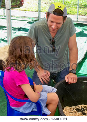 Mark Feuerstein with wife Dana Klein and their three kids, Lila Jane ...