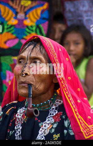 Panama Kuna people Indian woman Indigenous Indio indios natives Native ...