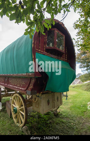 Hand painted traditional gypsy caravan, cropped rear view Stock Photo ...