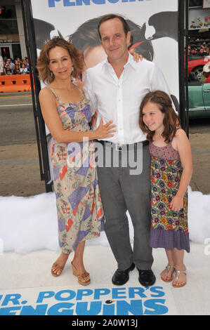 Jennifer Grey, Clark Gregg and daughter Stella Los Angeles premiere ...