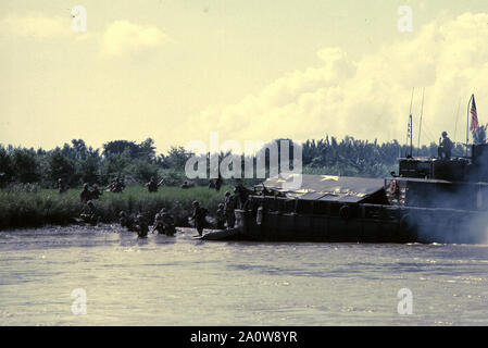 USA Vietnam-Krieg / Vietnam War - ATC(H) Armored Troop Carrier ...