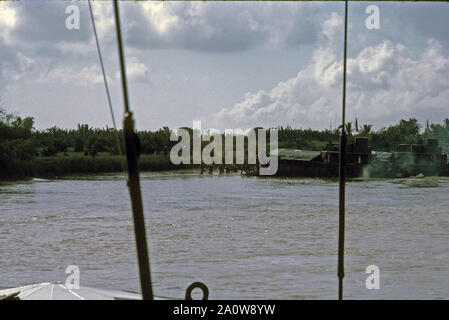 USA Vietnam-Krieg / Vietnam War - ATC Armored Troop Carrier / Tango ...