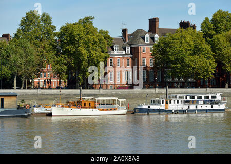 The River Thames at Chelsea embankment Stock Photo - Alamy