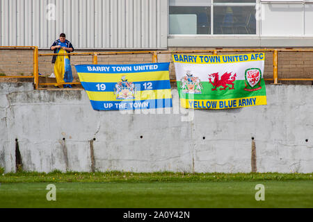 Barry Town United v Cefn Druids JD Cymru Premier match at Jenner Park ...