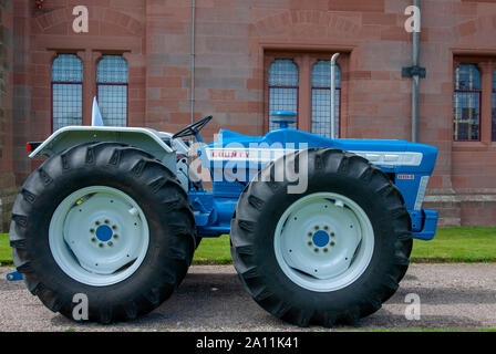 Immaculate 1966 Blue White Ford County Super 6 1004 Model Tractor Isle ...