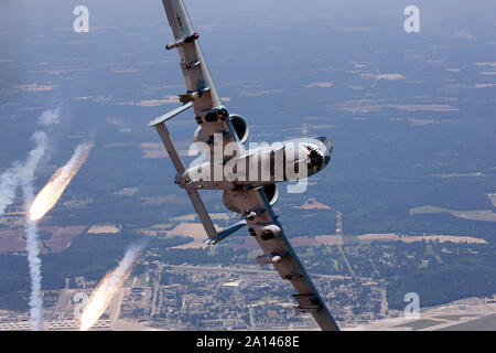 A-10 Thunderbolt Firing Flares Stock Photo - Alamy