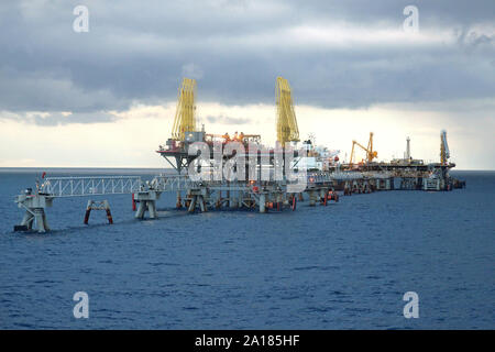 Tanker loading oil. Freeport - Bahamas Stock Photo - Alamy