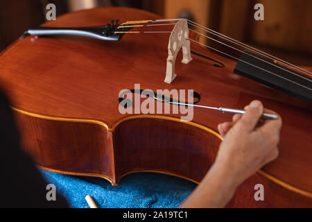 Female luthier at work in a workshop Stock Photo - Alamy