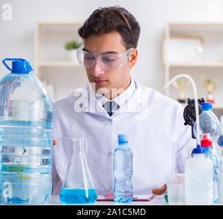 Lab assistant testing water quality Stock Photo - Alamy