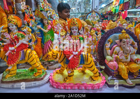 A little shop in Mumbai, India Stock Photo - Alamy
