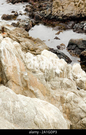 Sea cliff covered by guano at Arica coast, Chile Stock Photo - Alamy