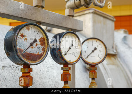 Old Broken Manometer - Pressure Gauge Stock Photo - Alamy