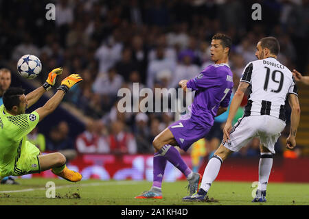 Cristiano Ronaldo of Juventus scores goal of 1-0 for his side during ...