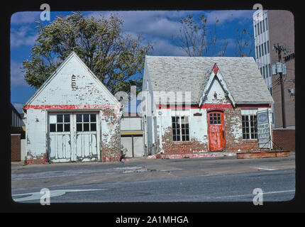 Old gas station, Springfield, Missouri; ca. 1979 Stock Photo - Alamy