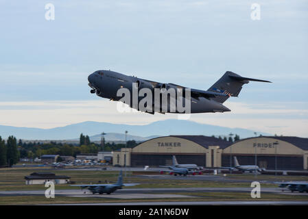 C-17 Globemaster III from Papa Air Base, Hungary, lands at Aviano Air ...
