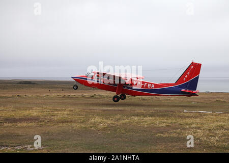 FIGAS - Falkland Islands Government Air Service flight over a remote ...
