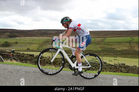 Elizabeth Banks passes through Lofthouse during the Women's Elite Road ...