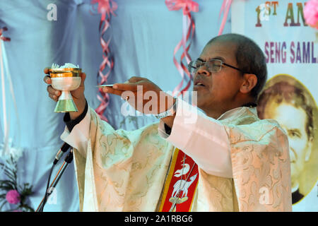 The holy bread of the communion during the mass Stock Photo - Alamy