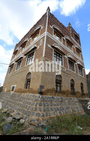 Sanaʽa skyline at sunset, the Old City, Sanaa, Yemen Stock Photo - Alamy