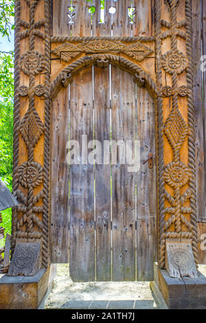 Traditional Romanian architecture, ornate, wooden Aurel Stroe Cultural ...