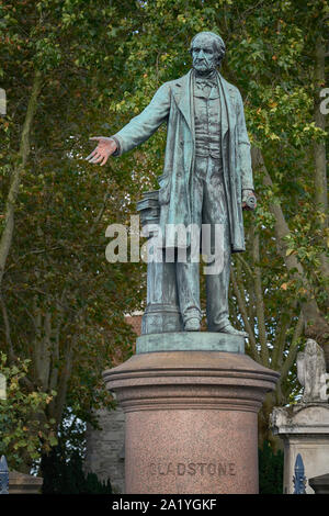 statue of william gladstone bromley by bow Stock Photo - Alamy