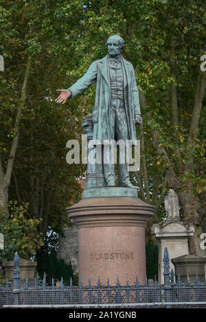 Statue of William Gladstone bromley by bow Stock Photo - Alamy