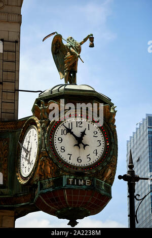 chicagos father time clock jewelers building ornate display chicago ...