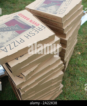 empty pizza box Stock Photo - Alamy