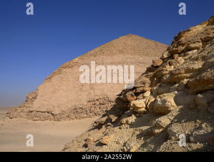 Bent Pyramid built under Old Kingdom Pharaoh Sneferu, 2600 BC Stock ...