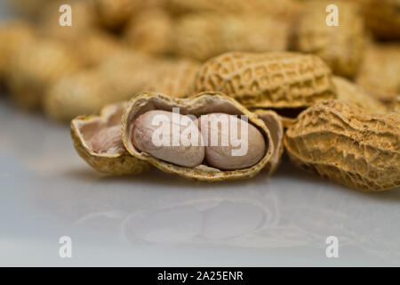 roasted ground-nut close up Stock Photo - Alamy