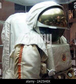 Krechet-94 spacesuit - the Soviet semi-rigid spacesuit with integrated ...