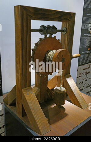 model of a toothless Endless Screw, alternating motion of the Toothed ...