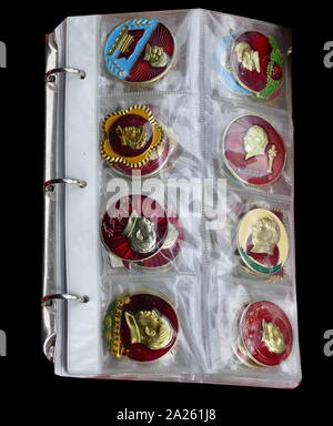 Communist party badge of Chairman Mao Stock Photo - Alamy