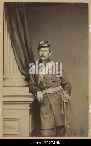 Portrait of Union soldier holding a sword, Civil War Photographs 1861 ...