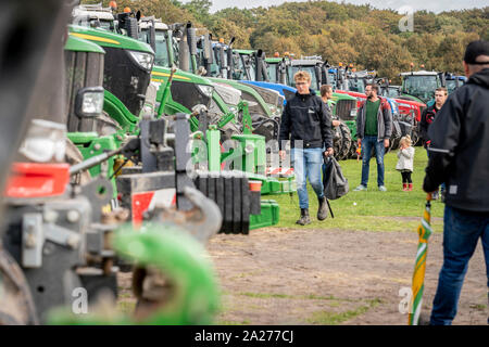DEN HAAG, 01-10-2019, Farmers protest at the Malieveld for more ...