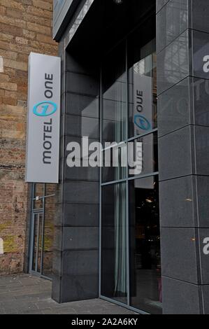 The new Motel One hotel adjacent to Glasgow Central Station Stock Photo ...