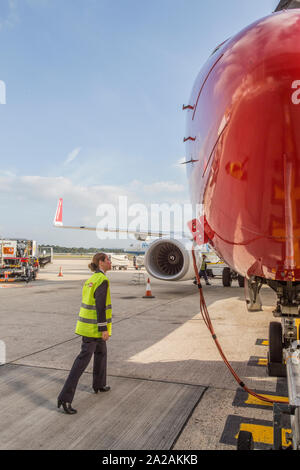 pilot doing pre flight checks and walk around Stock Photo - Alamy