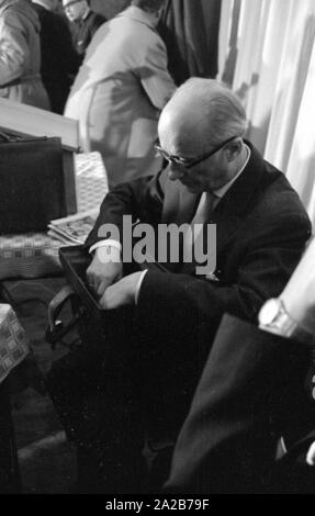 People's Chamber President Johannes Dieckmann before his speech to ...