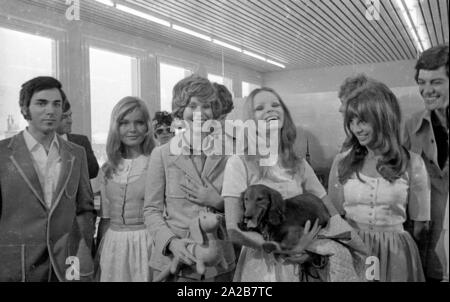 Photo session with fair hostesses and the Olympic mascot "Waldi" on the ...