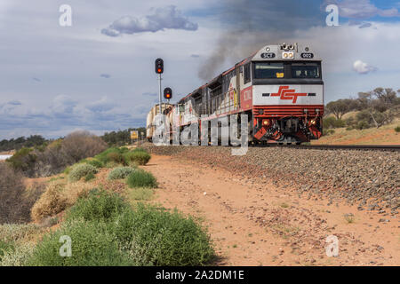 Train travelling through the Outback of South Australia, Australia ...