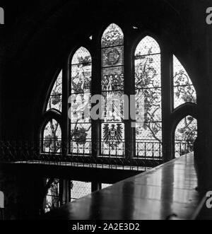 Fenster und Wappen Stock Photo - Alamy