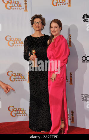L R Annette Bening And Julianne Moore At The 68th Golden Globes