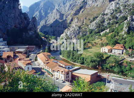 DESFILADERO DE LA HERMIDA, CANTABRIA, NORTHERN SPAIN Stock Photo - Alamy