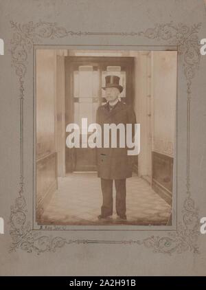 Enrique Mac-Iver Rodríguez (1899, entrada casa Merced 542, Santiago) 2 ...