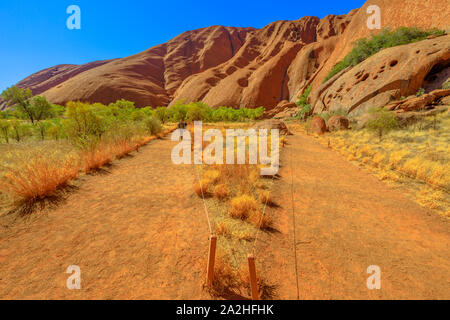 Uluru Mala Walk, a popular walk goes from Mala carpark to Kantju Gorge ...